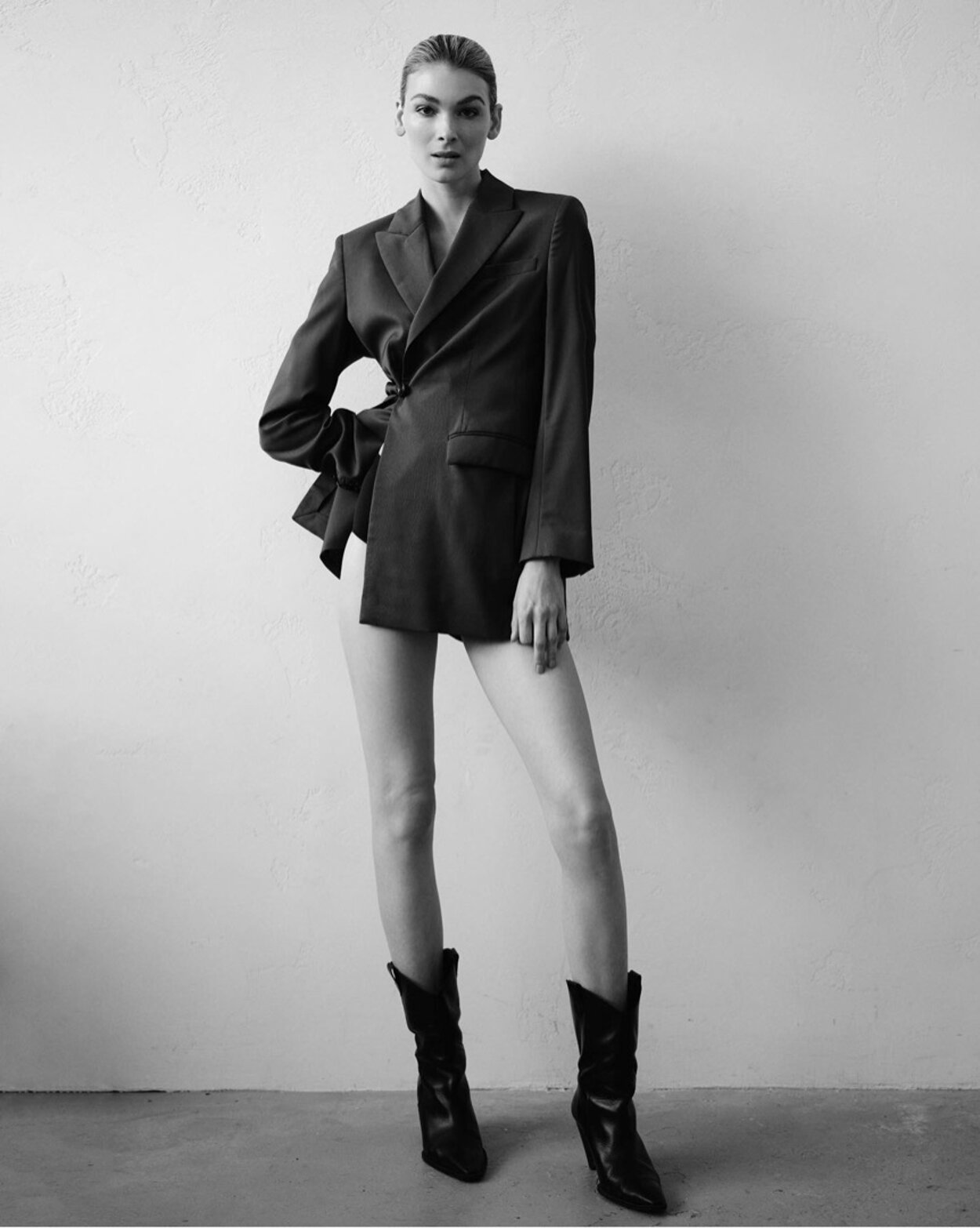 Sadie Ames - Model Portfolio & Booking - Swipecast