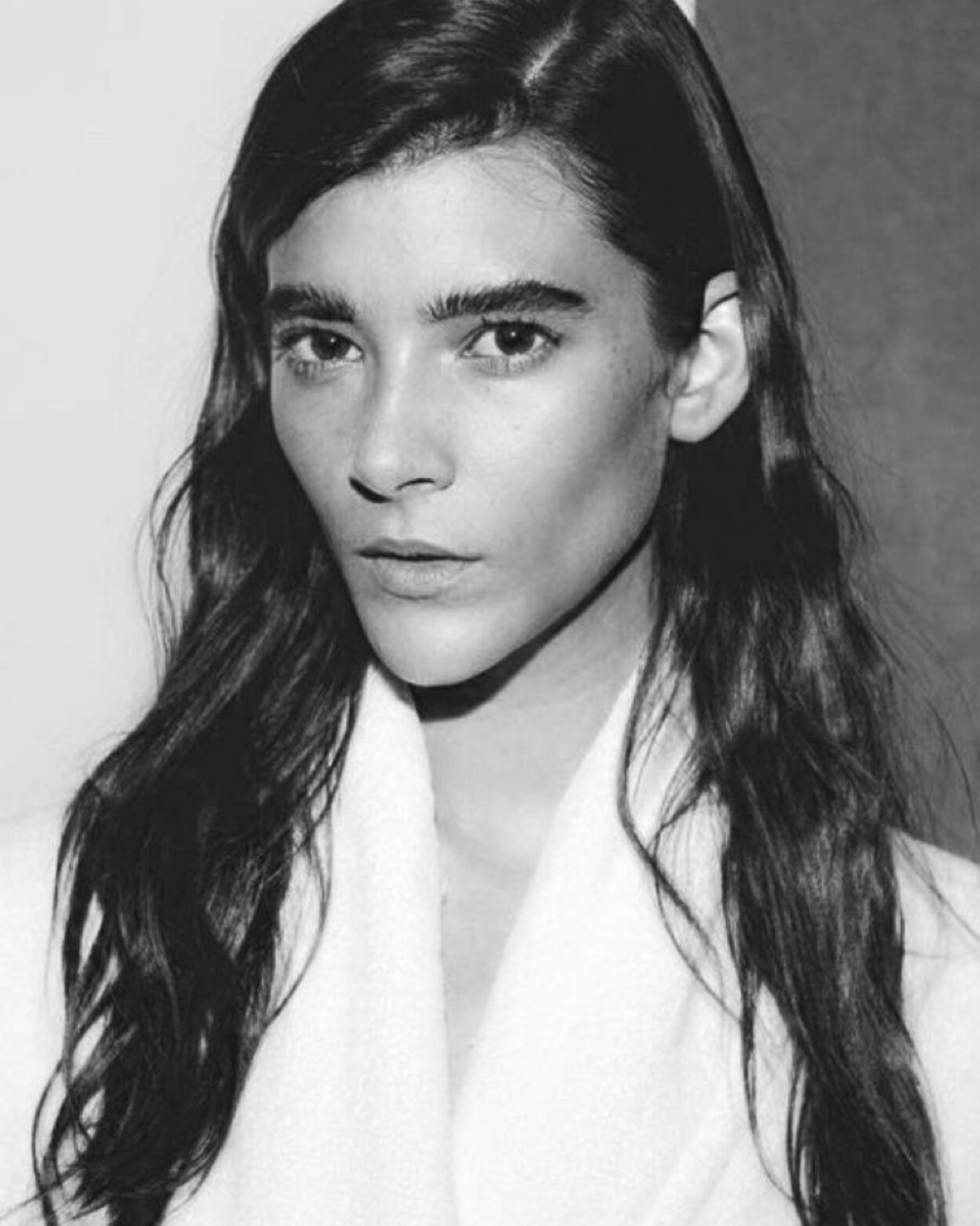 Laura Leyva - Model Portfolio & Booking - Swipecast