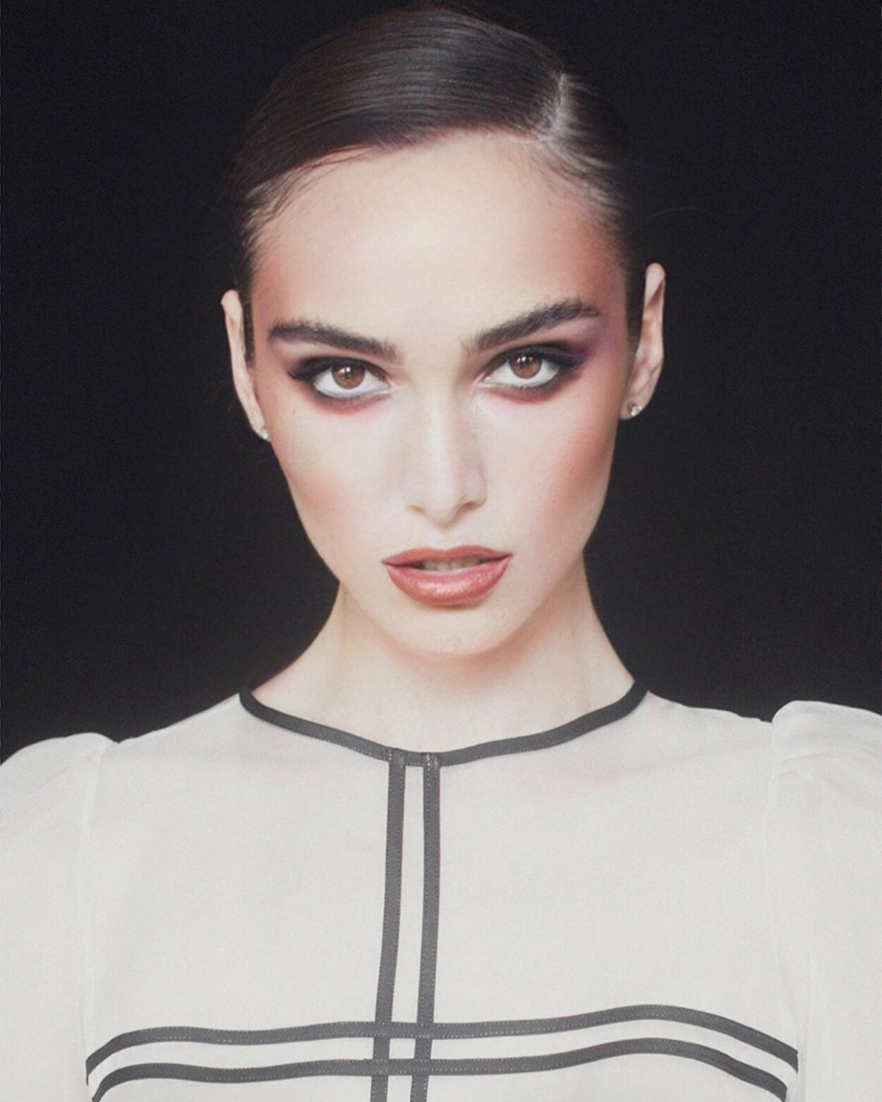 Liz Bert - Model Portfolio & Booking - Swipecast